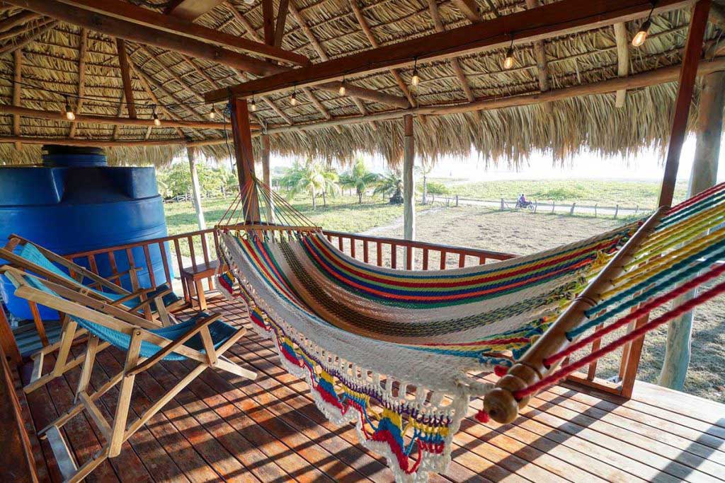 Casita Nahua – Stylish Beachfront Container Home in Nahualapa Bay | Surfing Nahua