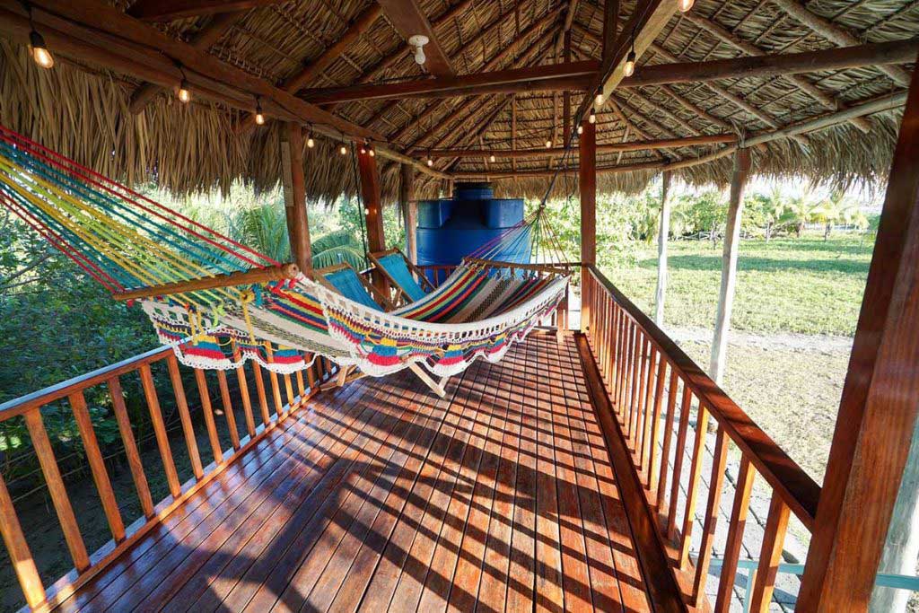 Casita Nahua – Stylish Beachfront Container Home in Nahualapa Bay | Surfing Nahua